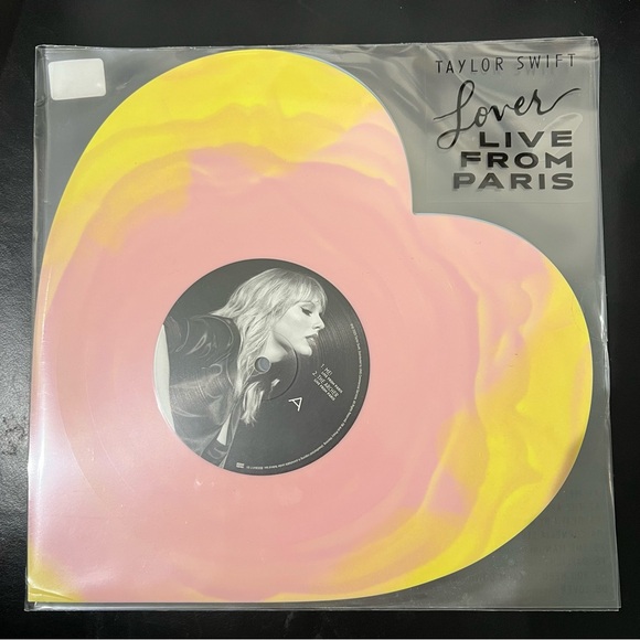 Taylor Swift | Media | Taylor Swift Lover Live From Paris Heart Shaped ...